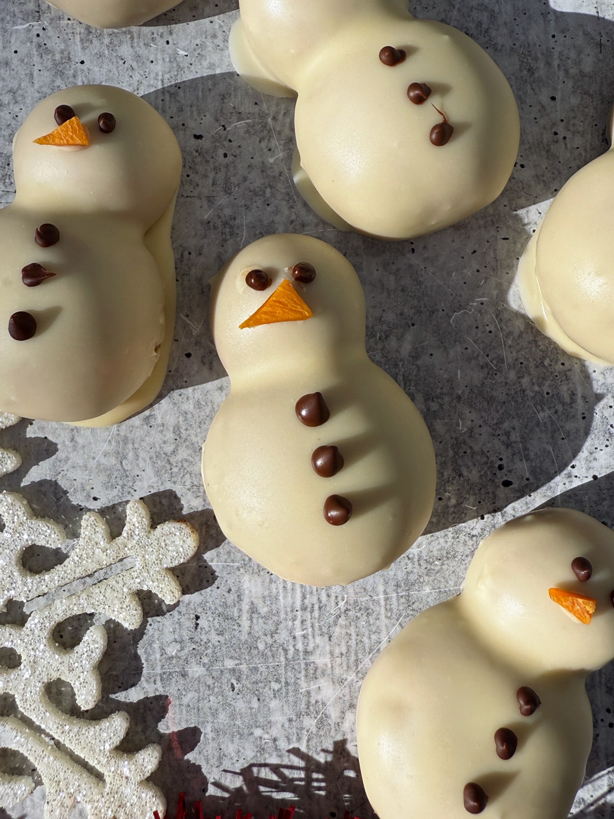 Healthy Snowman Protein Balls (Gluten Free, Dairy Free) - Bake It Paleo